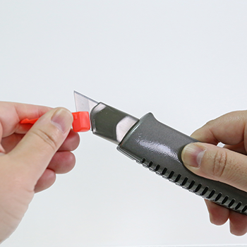 BÉ BÌNH|Dao cắt lớn thân kim loại NT Cutter L-550GP